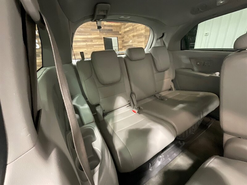 2012 Honda Odyssey EX-L Minivan / Leather heated seats / DVD Player