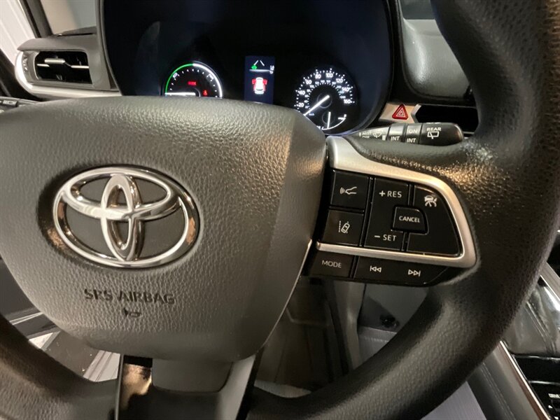 2021 Toyota Sienna LE 8-Passenger AWD / 2.5L 4Cyl HYBRID / NEW TIRES ...