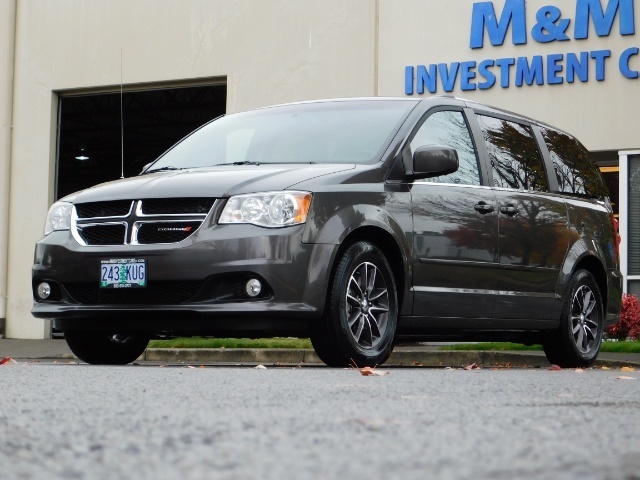 2017 Dodge Grand Caravan SXT /MiniVan Caravan / Leather / DVD Player / Exc